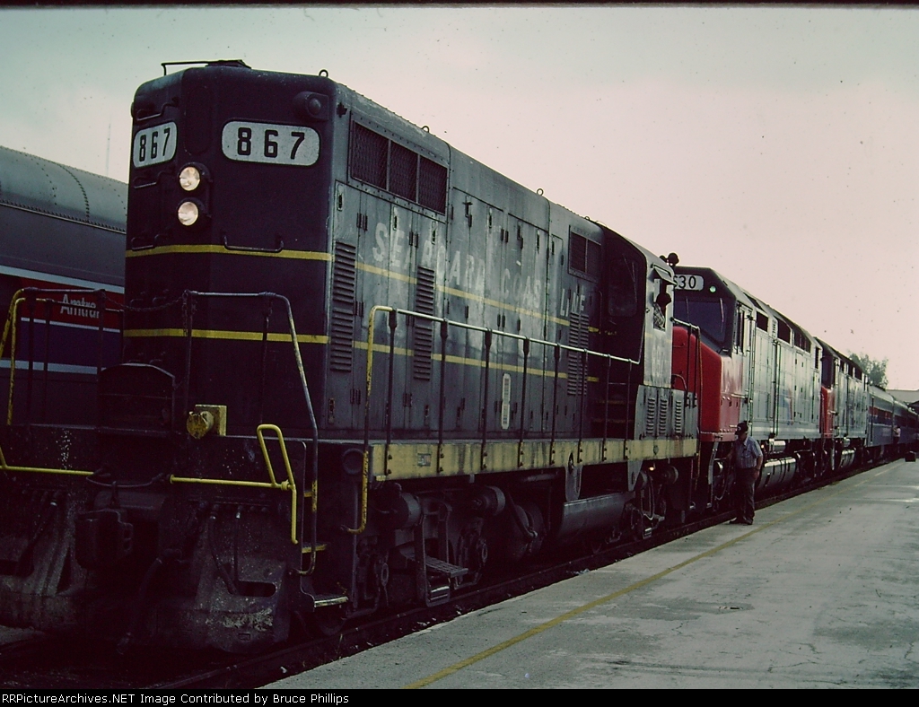 1977 - SCL GP7 pulls First Half of Silver Meteor into old Miami Station